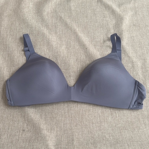 SKIMS | Intimates & Sleepwear | Skims Wireless Form Lightly Lined Bra ...